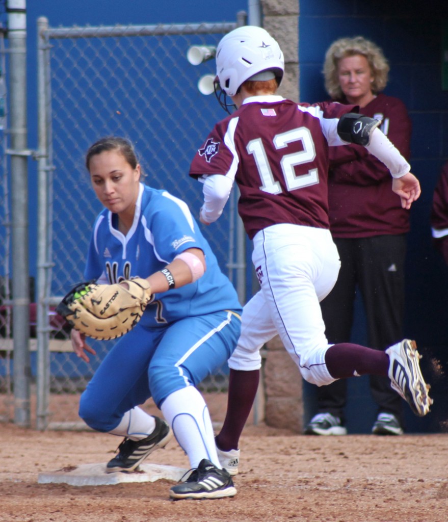 Nevada road games means team bonding for softball - Daily Bruin