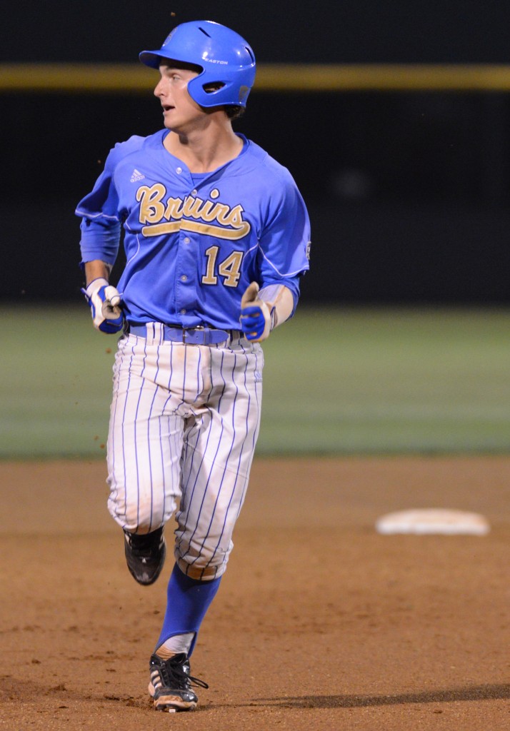 Baseball wins two one-run games over Oregon - Daily Bruin