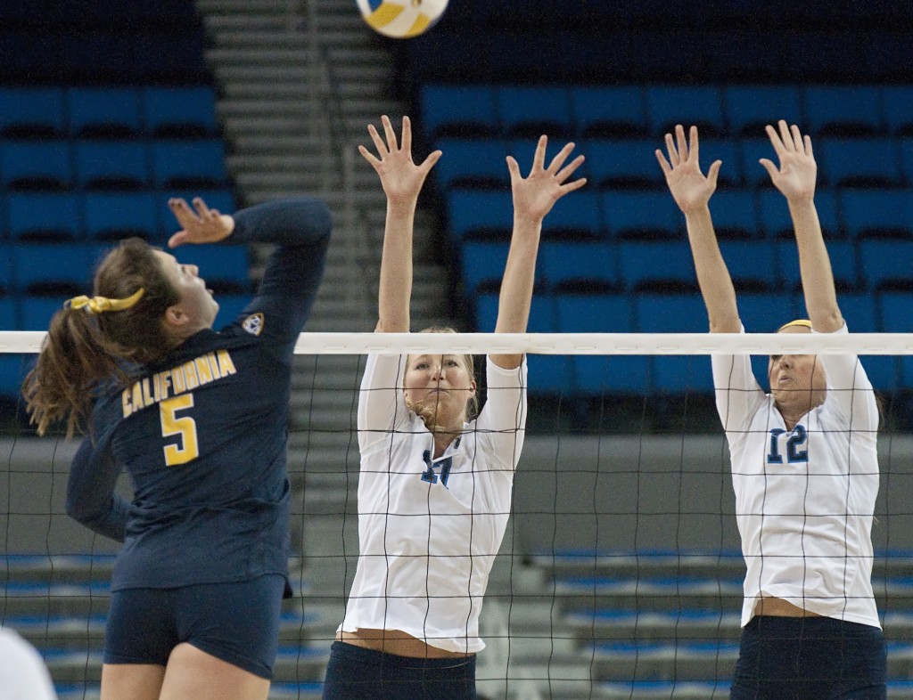 Volleyball falls 3-0 to California in competitive match - Daily Bruin