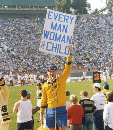 End of an era: UCLA alumni cheerleader Geof Strand retires - Daily Bruin
