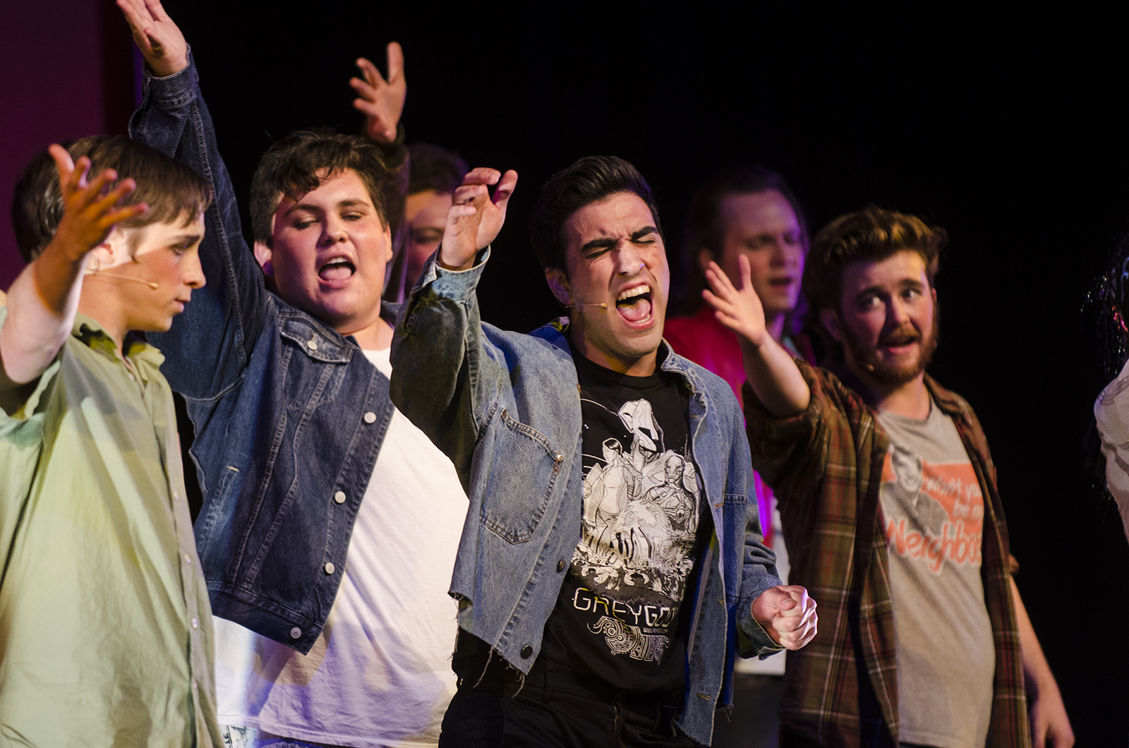 Hooligan to perform comedic rock musical ‘The Wedding Singer’ - Daily Bruin