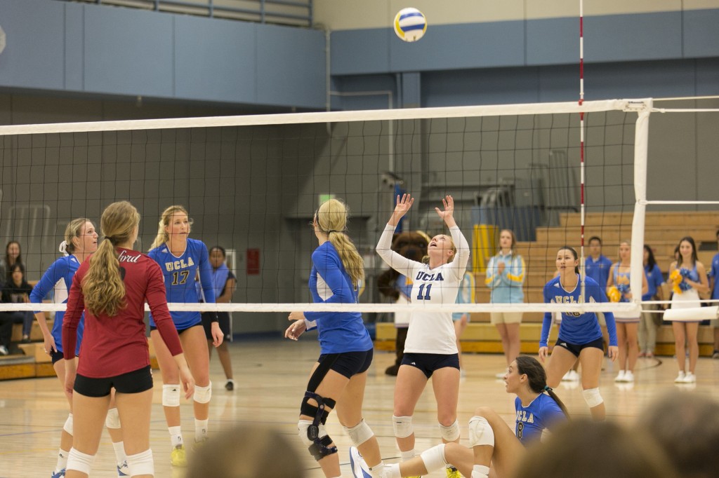 Women’s volleyball maintains win streak in close UCSB tournament ...