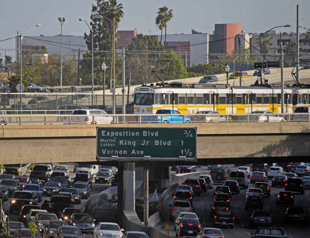 Navigating classes and traffic as a UCLA commuter student - Daily Bruin