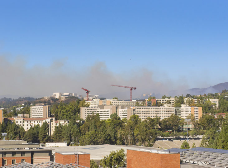 Students react to Getty fire, some criticize UCLA’s delayed response ...