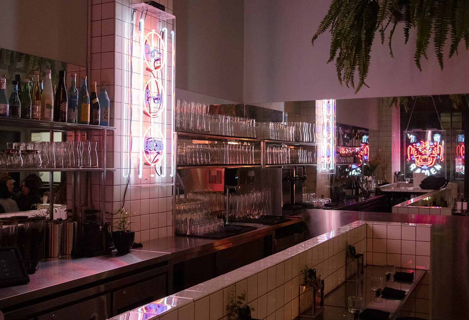 Restaurant review: DTLA ramen spot modeled after ‘Blade Runner’ offers ...