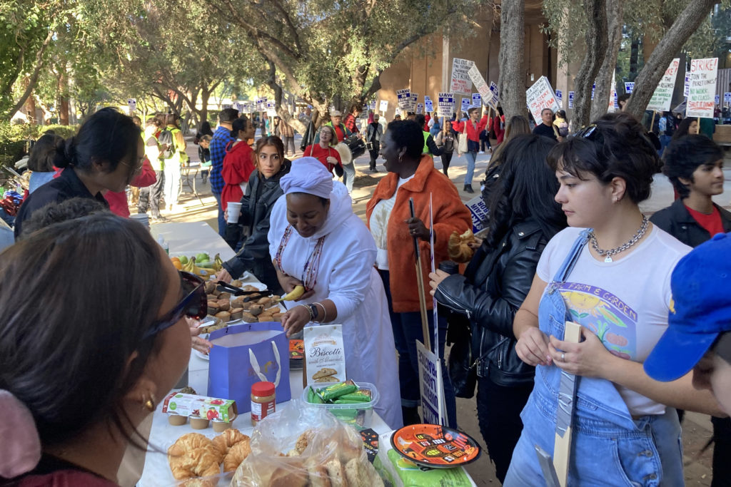 Kitchen Committee provides free meals for UAW strike, continues ...