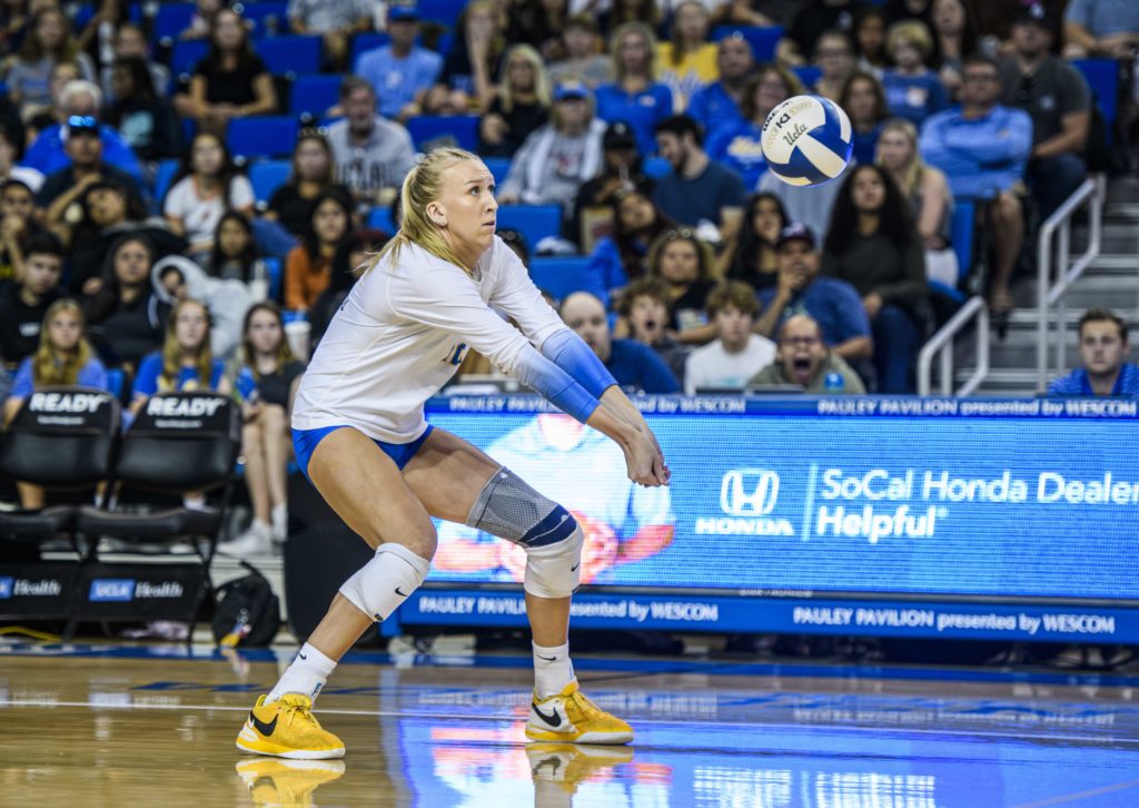 UCLA women’s volleyball falls to No. 4 Washington State after four-set match - Daily Bruin