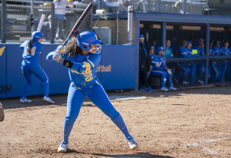 Meoño’s return ignites UCLA softball’s comeback victory - Daily Bruin