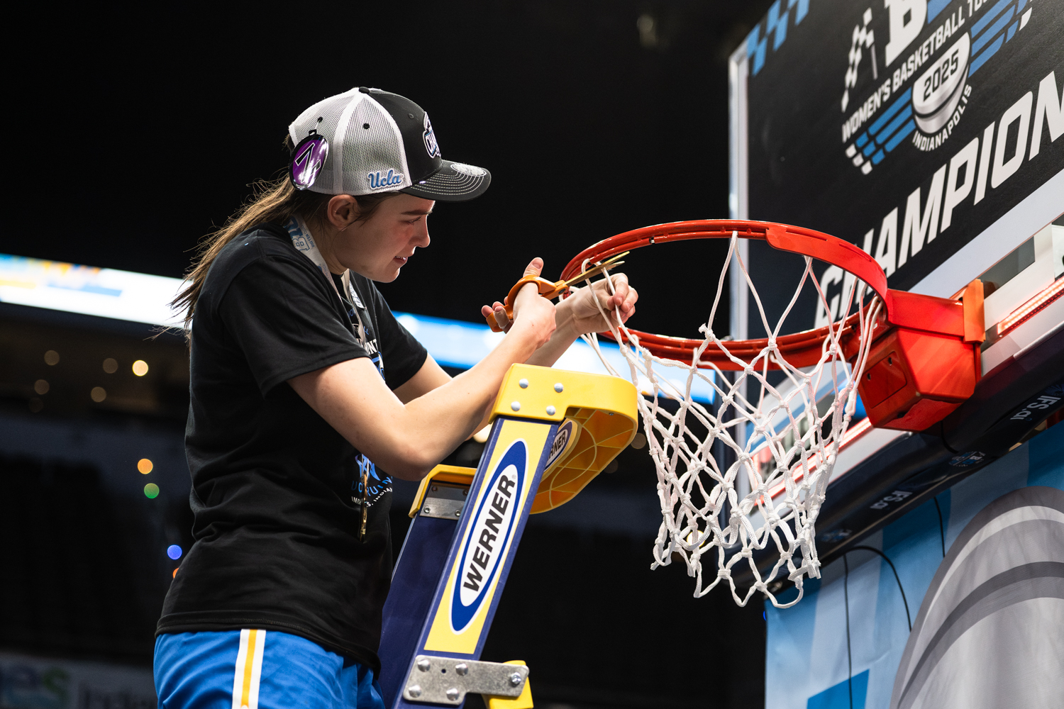 Gallery: UCLA women’s basketball defeats crosstown rival USC to clinch ...