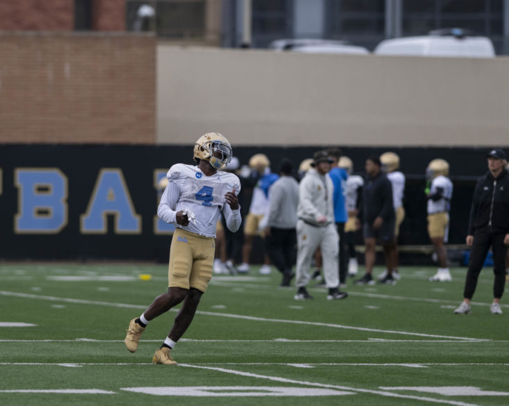 UCLA football overhauls roster amid NIL, transfer changes - Daily Bruin