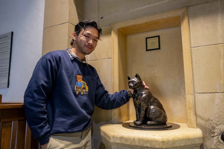 Statue commemorates Powell Cat’s legacy, honors campus wildlife - Daily ...