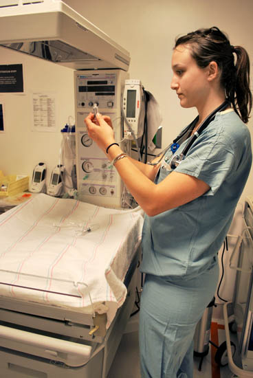 Nursing students get hands-on experience at UCLA hospitals - Daily Bruin
